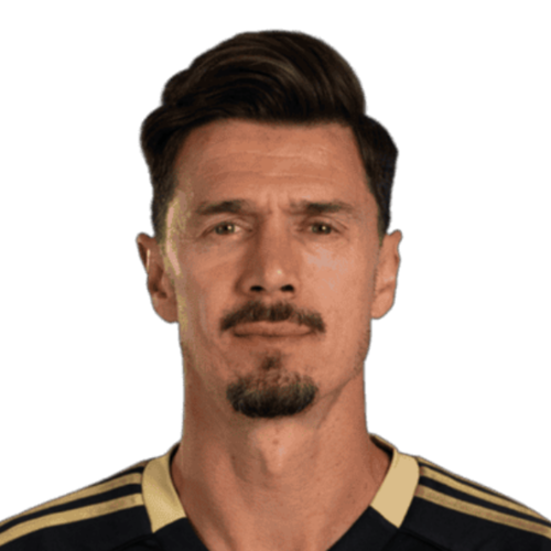 José Fonte, 41, extends career after signing new contract